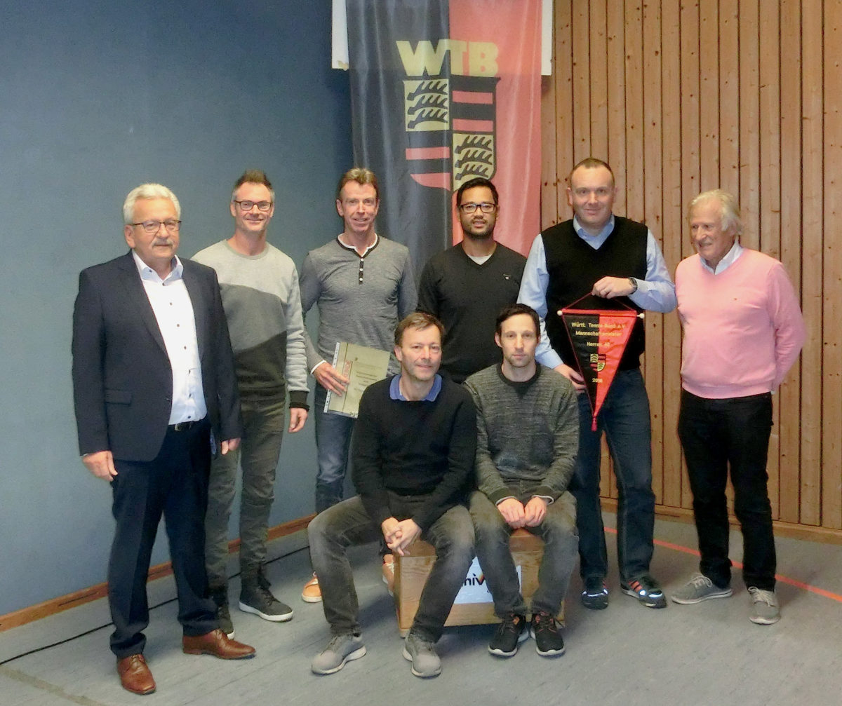 Herren 40/1 erhalten den WTB-Meister-Wimpel - Tennisclub Sigmaringen